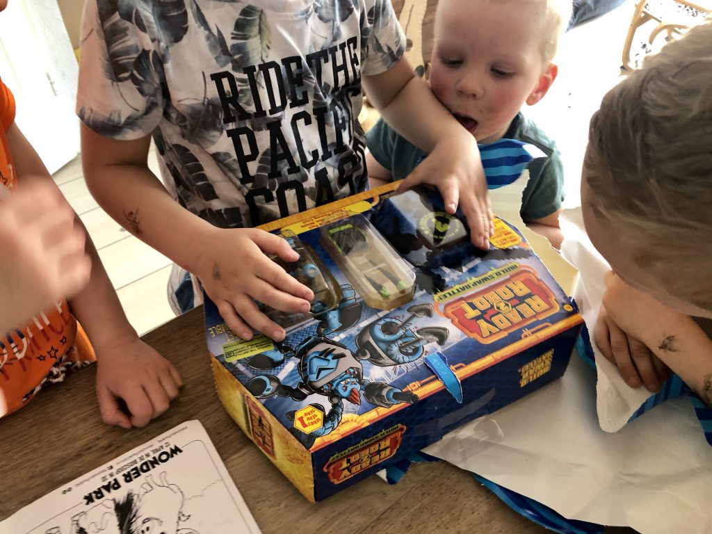 Met de Ready2Robot bouw, beuk en bots je met de Wreck Racers