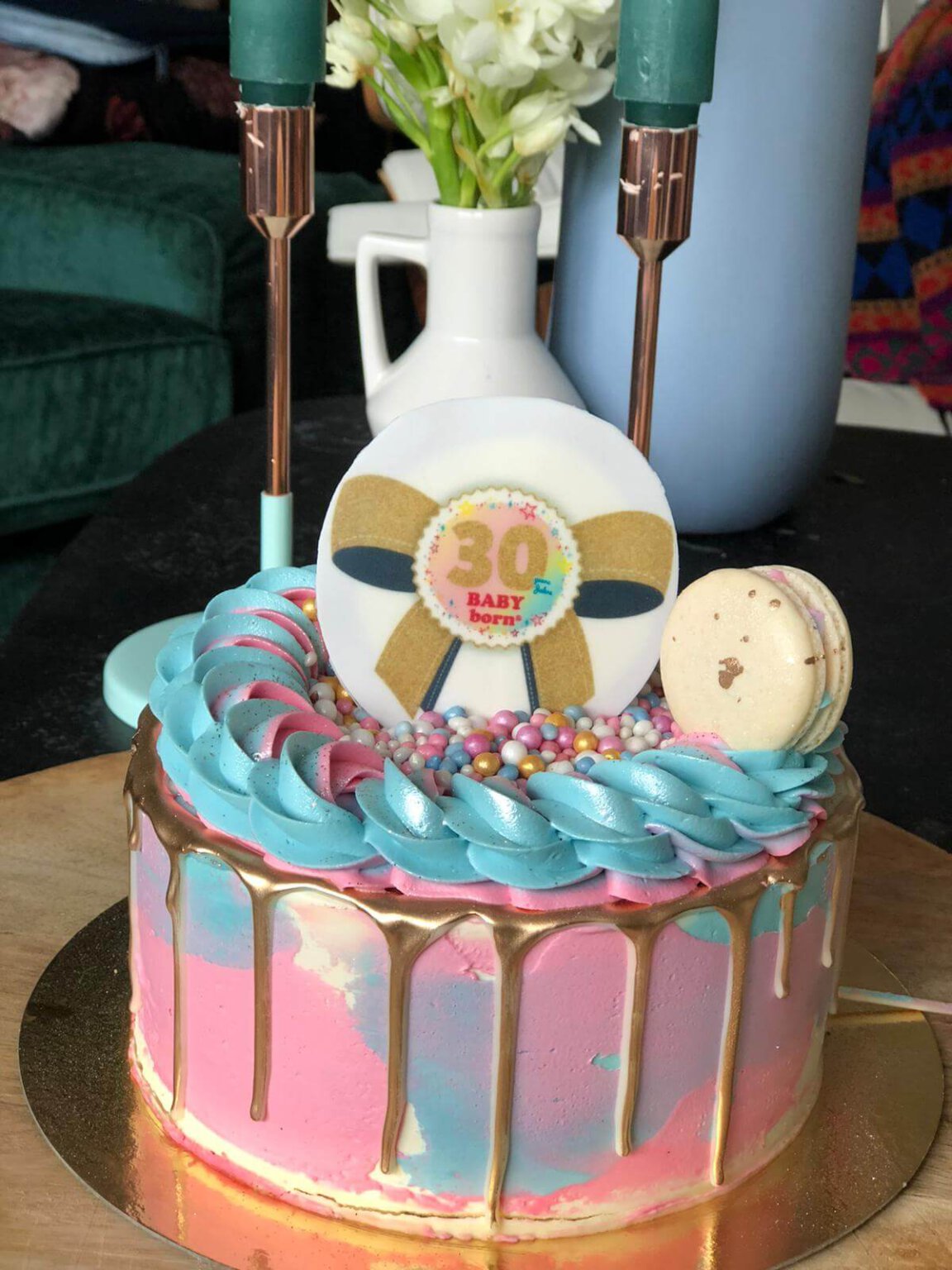We hebben een BABY born poppen feest en blazen 30 kaarsjes uit
